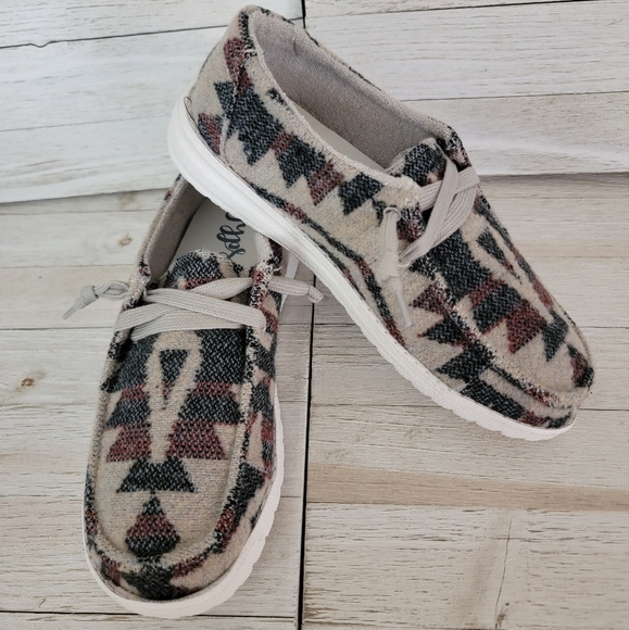 Gypsy Jazz | Shoes | 5 Off Salegypsy Jazz Callie Navy Slip On Sneakers ...